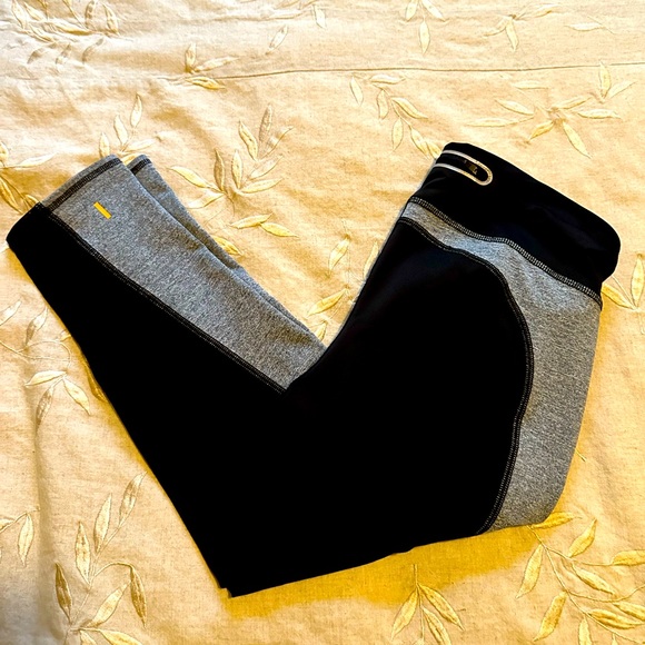 Lucy | Pants & Jumpsuits | Lucy Capri Legging | Poshmark
